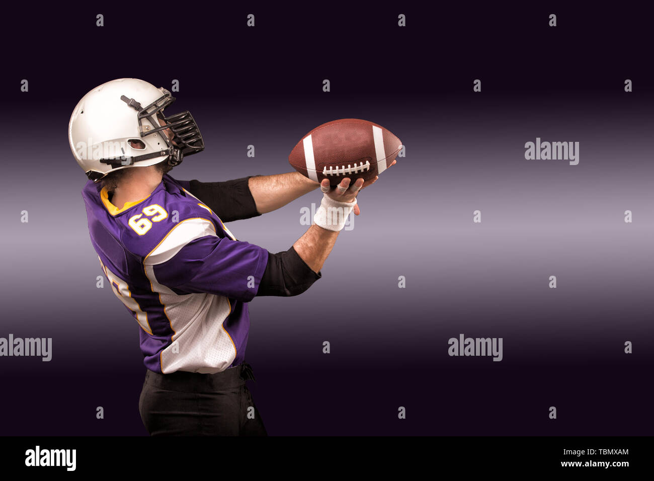 Portrait close-up, American football player, bearded without a helmet ...