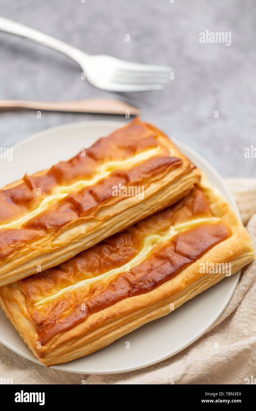 Hand torn bread hi-res stock photography and images - Alamy