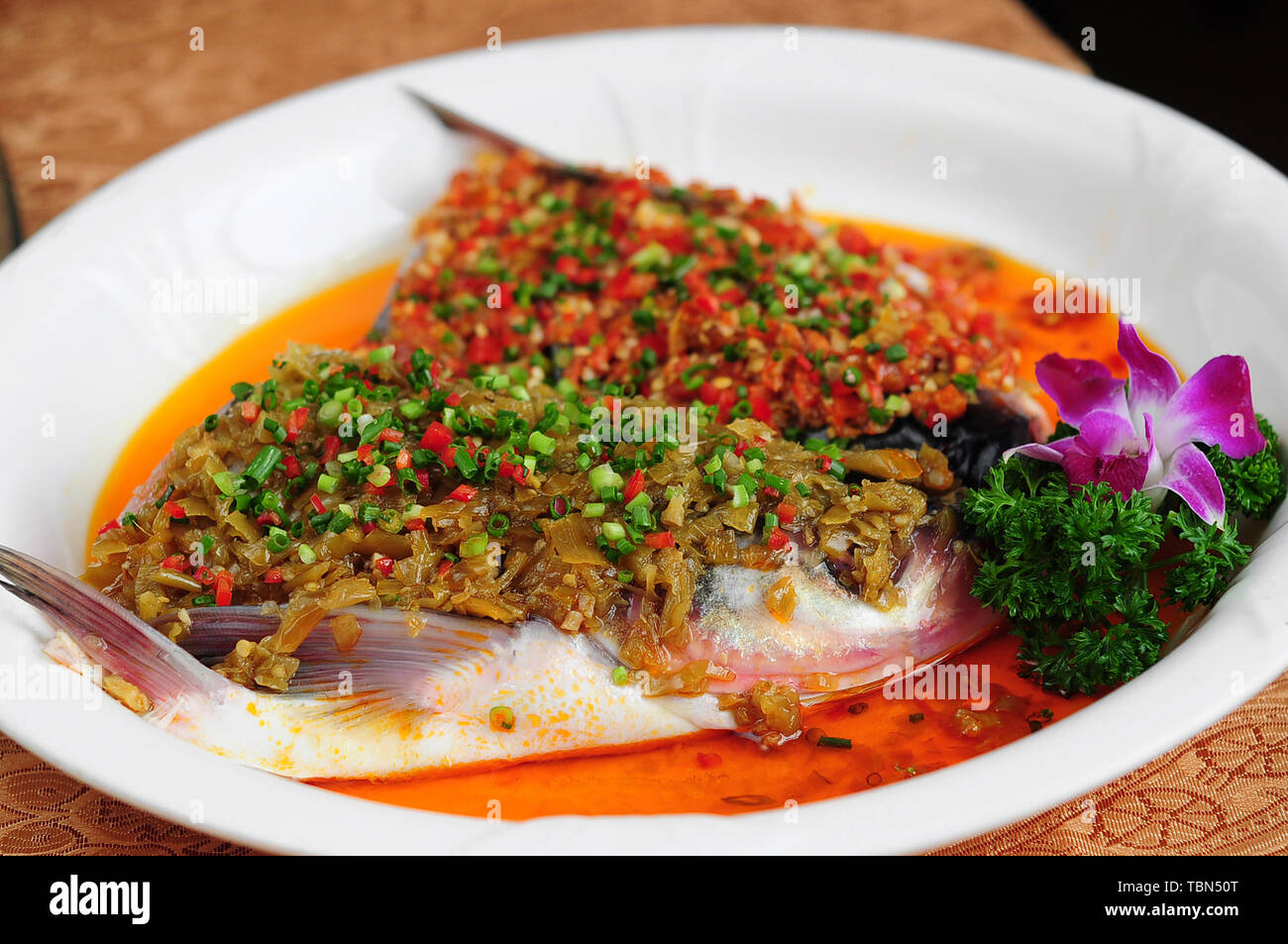 Cleaver fish head hi-res stock photography and images - Alamy