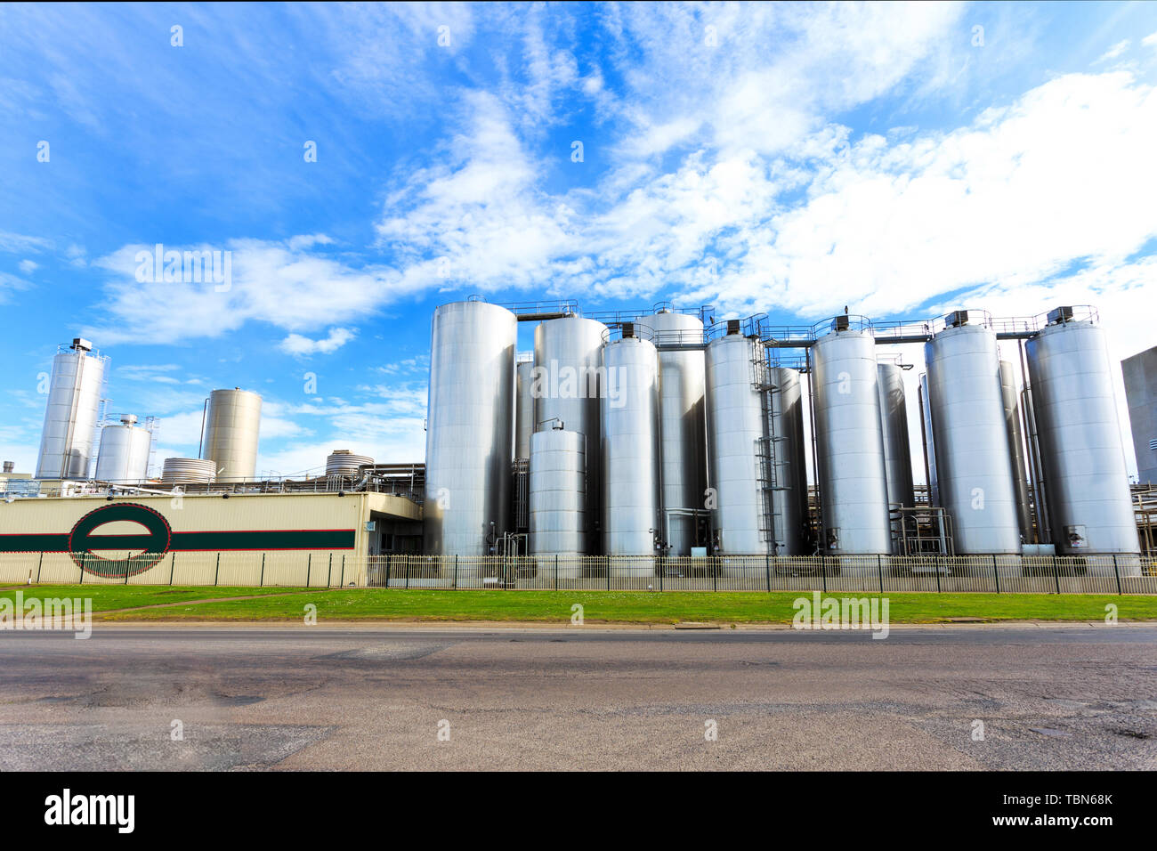 Exterior oil refinery chimney hi-res stock photography and images - Alamy