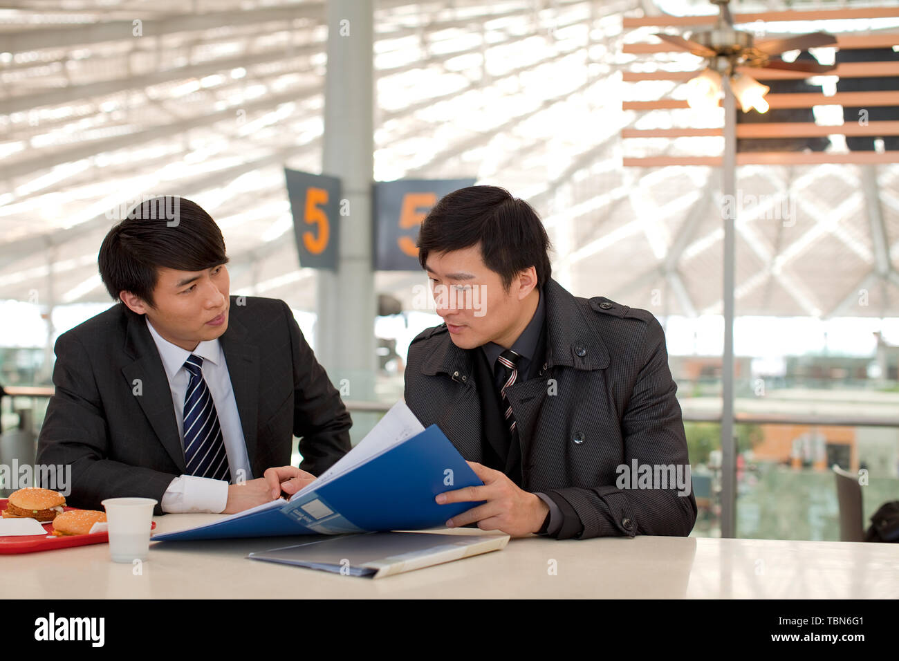 Fast food staff manager hi-res stock photography and images - Alamy