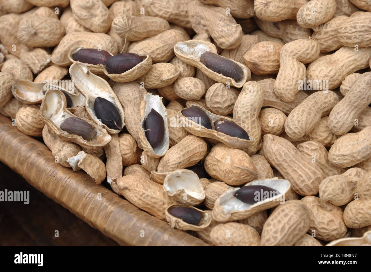 Black peanuts hi-res stock photography and images - Alamy