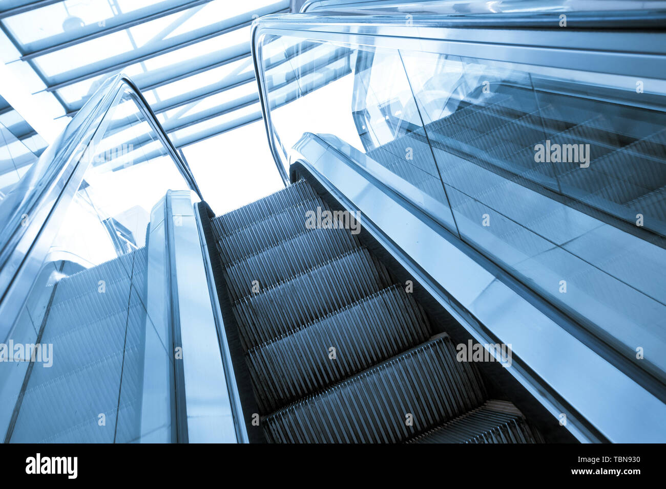 Staircase entrance shopping center hi-res stock photography and images ...