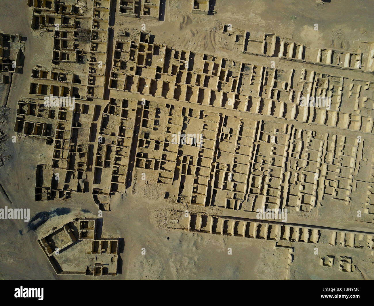 Jinqiu wheel platform Hu Yang Lin Stock Photo - Alamy