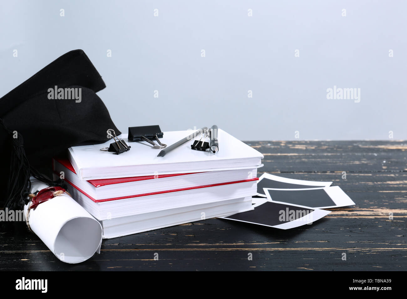 Diploma and books hi-res stock photography and images - Alamy