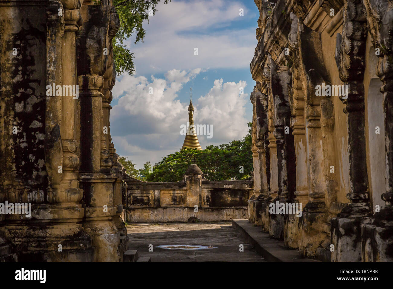 Burmese monuments hi-res stock photography and images - Alamy