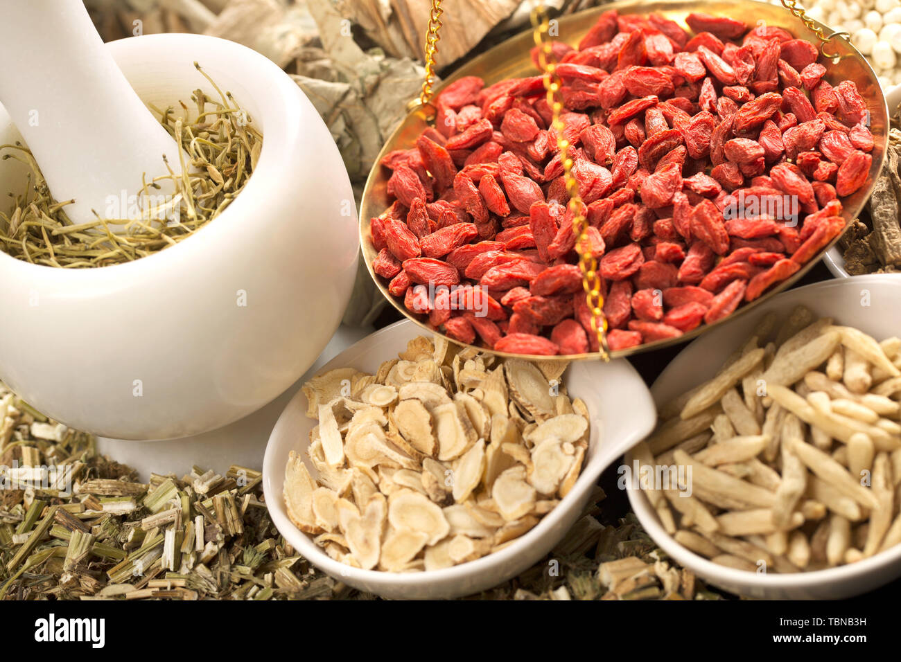 Scale and chinese herbs hi-res stock photography and images - Alamy