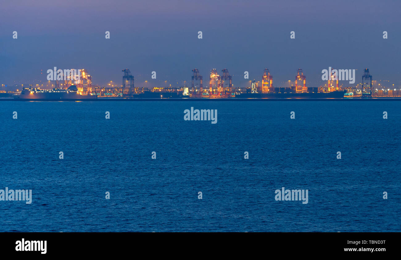 Container ship port of barcelona hi-res stock photography and images ...