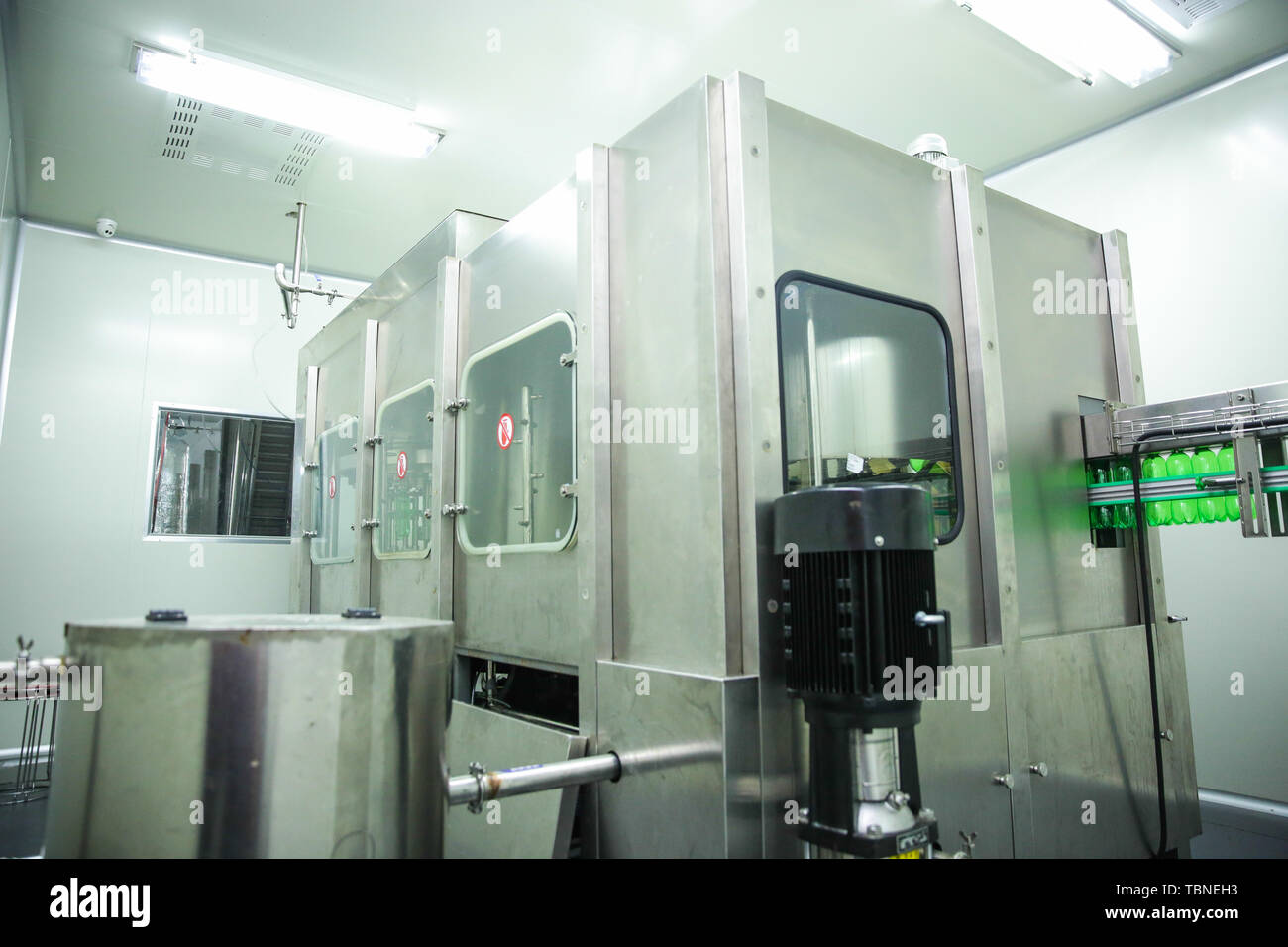 Canning factory food hi-res stock photography and images - Alamy