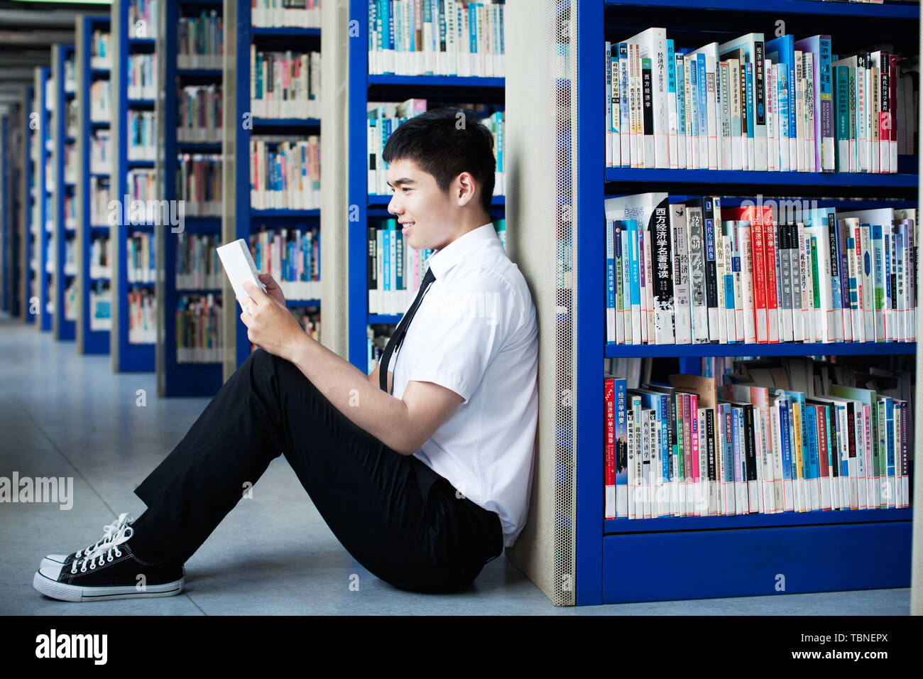 High school students study in the library Stock Photo - Alamy