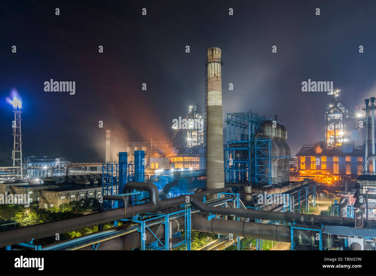 Night view of the steel mill Stock Photo - Alamy