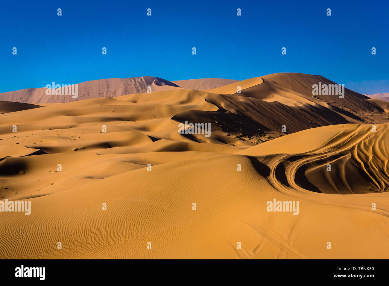 Sand Mountain Desert Lake Curve Light and Shadow Land Stock Photo - Alamy