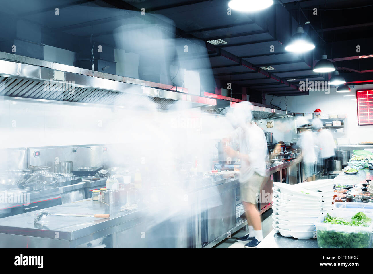 Chefs crowded in kitchen hi-res stock photography and images - Alamy