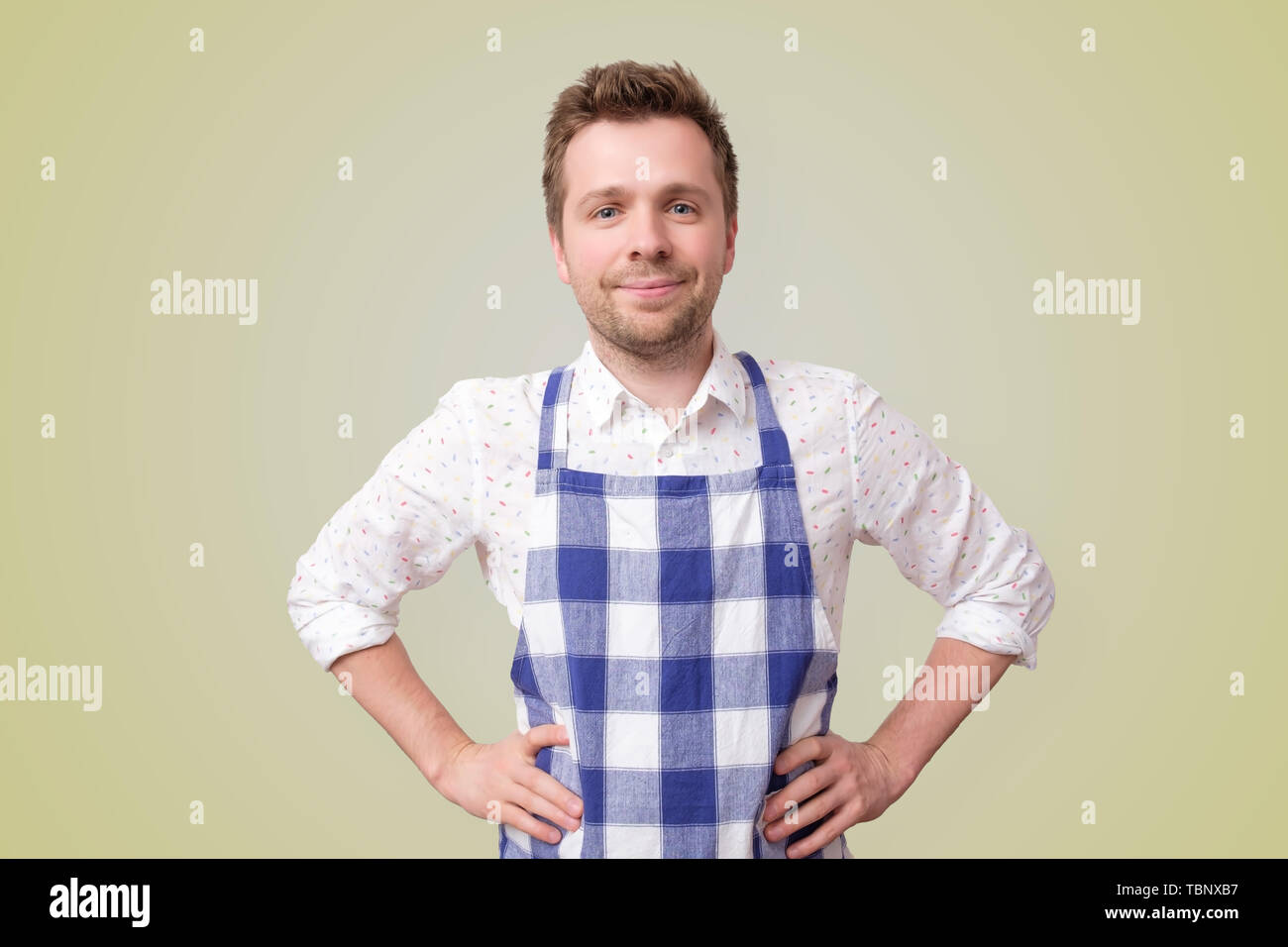 Restaurant employee hi-res stock photography and images - Alamy