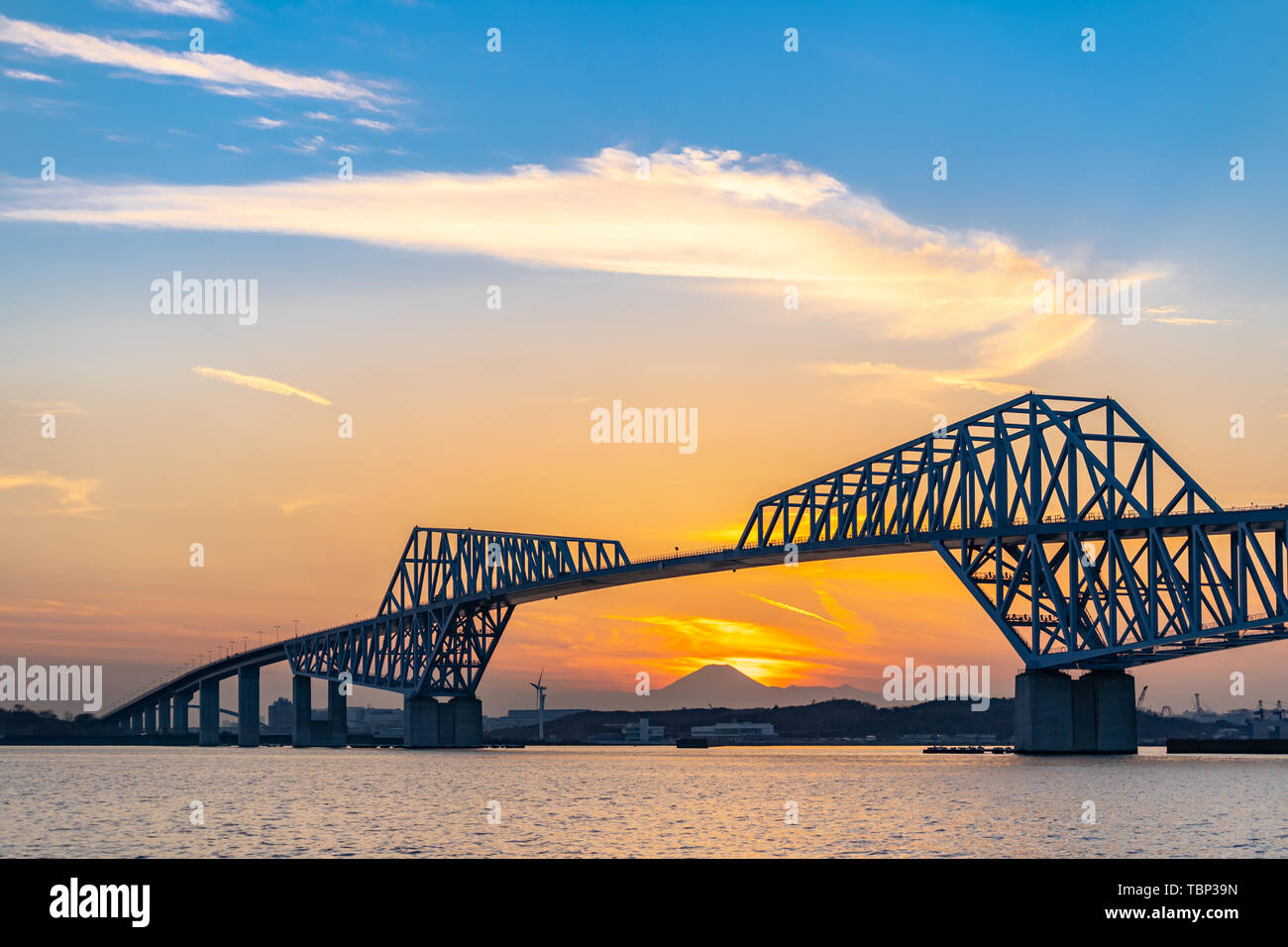 Diamond Fuji in Tokyo with Tokyo Gate Bridge, natural phenomenons that ...