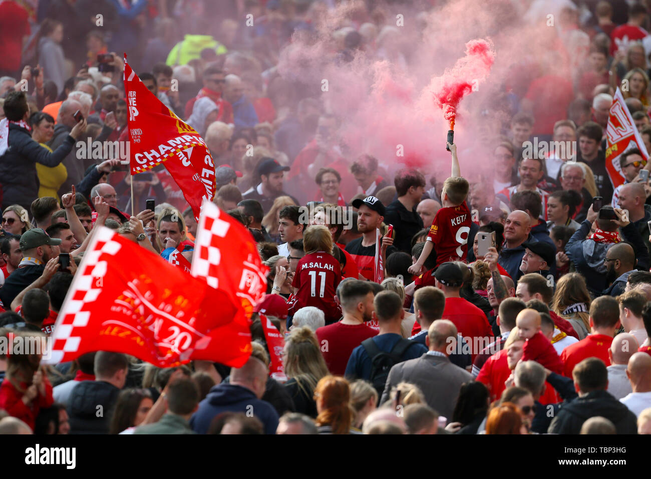 Liverpool fans champions league hi-res stock photography and images - Alamy
