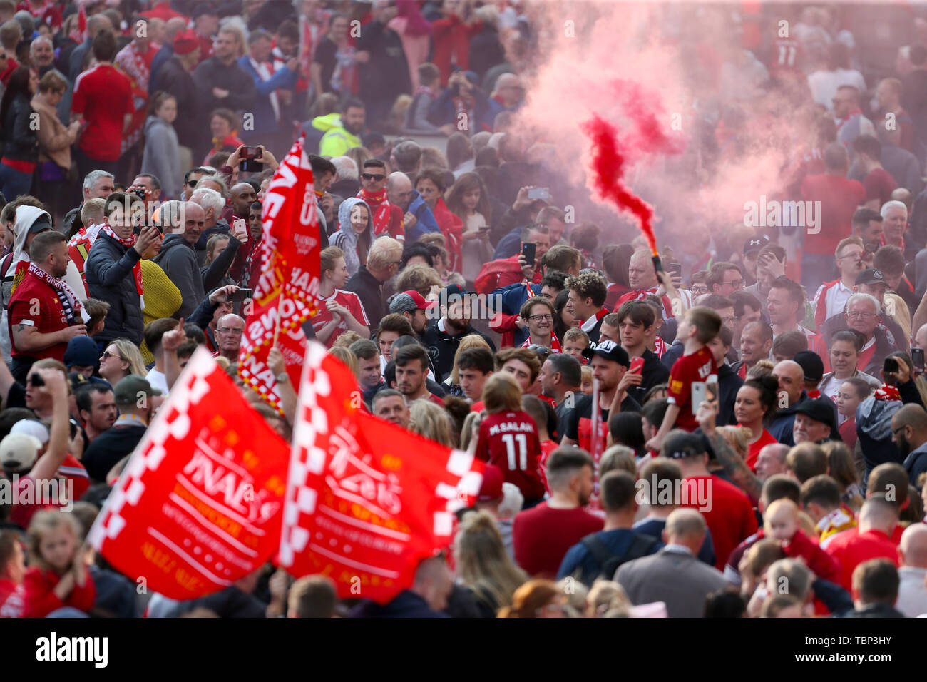 Liverpool fans champions league hi-res stock photography and images - Alamy