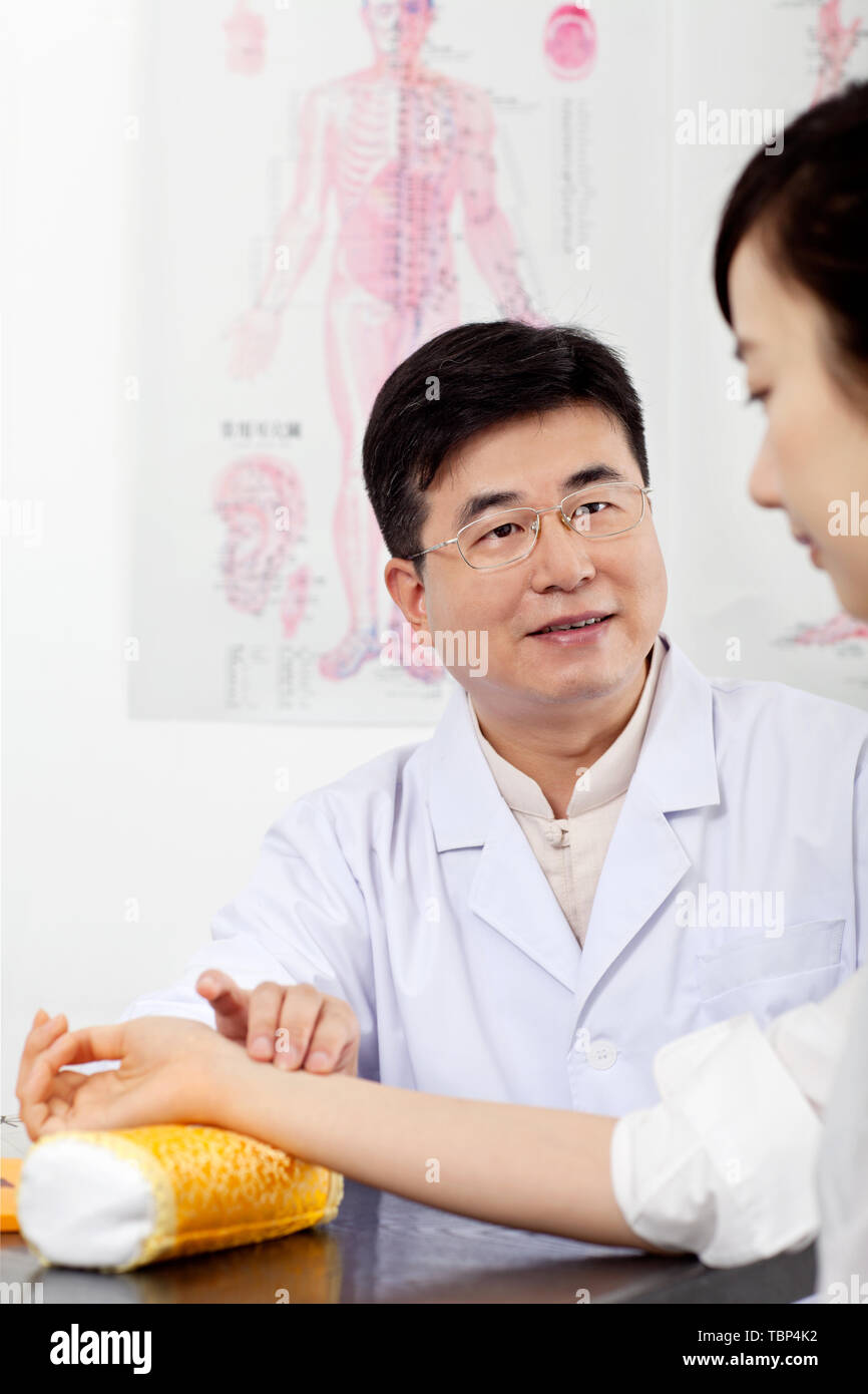 Elderly chinese man at doctors hi-res stock photography and images - Alamy