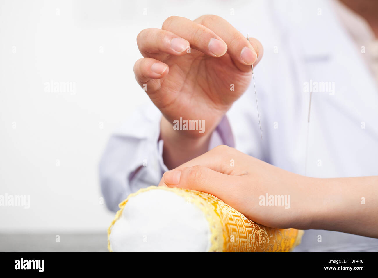 Acupuncture tradition hi-res stock photography and images - Alamy