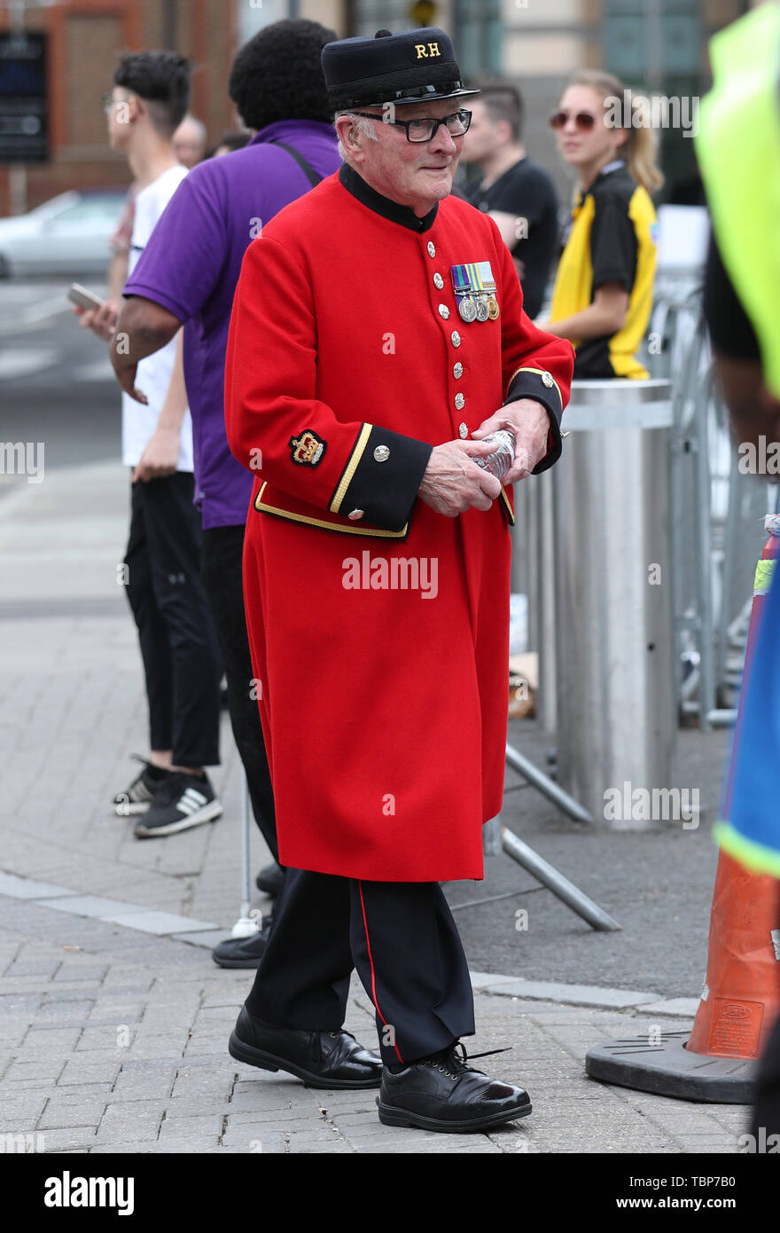 Chelsea Pensioner Colin Thackery arrives at the Hammersmith Apollo ...