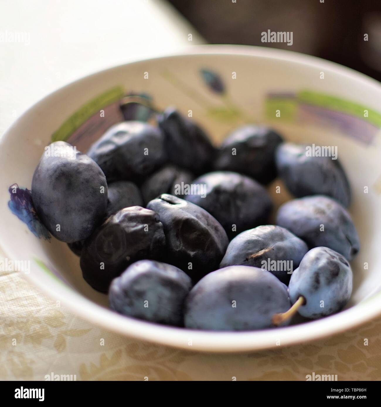 Deep plum violet hi-res stock photography and images - Alamy