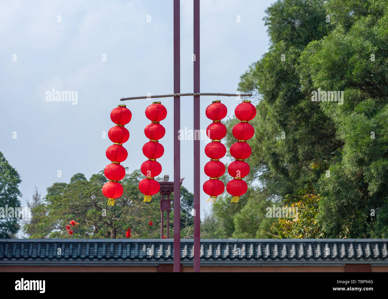 Hanging red lanterns Stock Photo - Alamy
