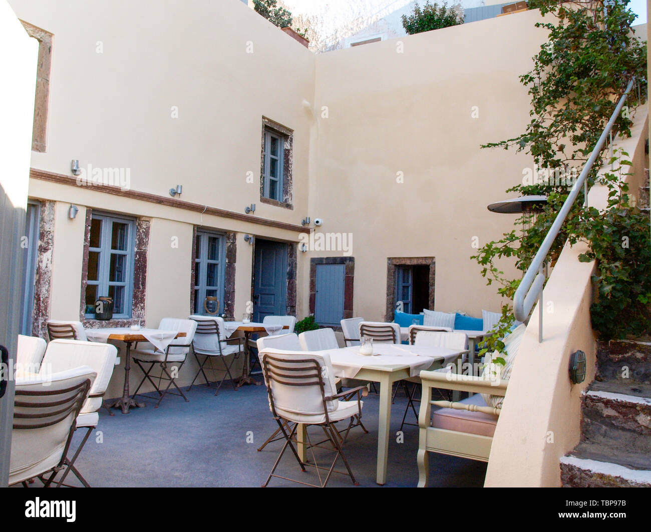 Santorini, Greece: typical Greek café Stock Photo - Alamy