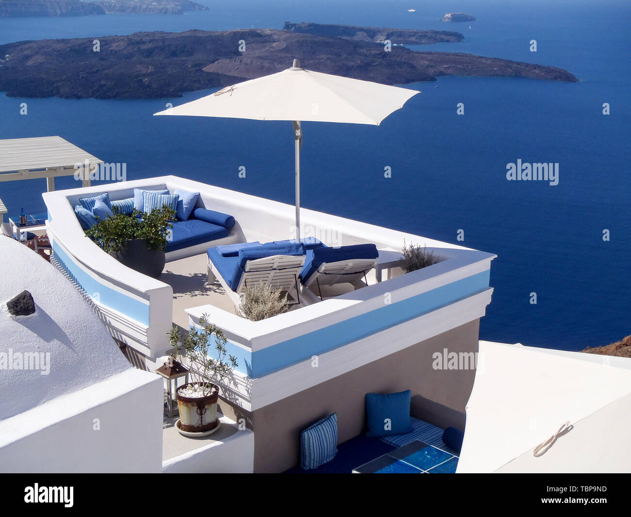 Santorini, Greece: Panorama of the caldera and numerous resorts Stock ...