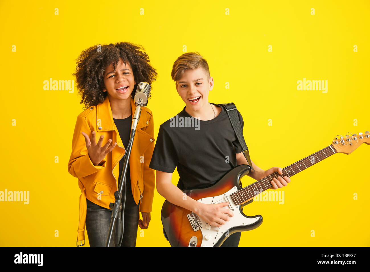 Afro teen girl guitar hi-res stock photography and images - Alamy