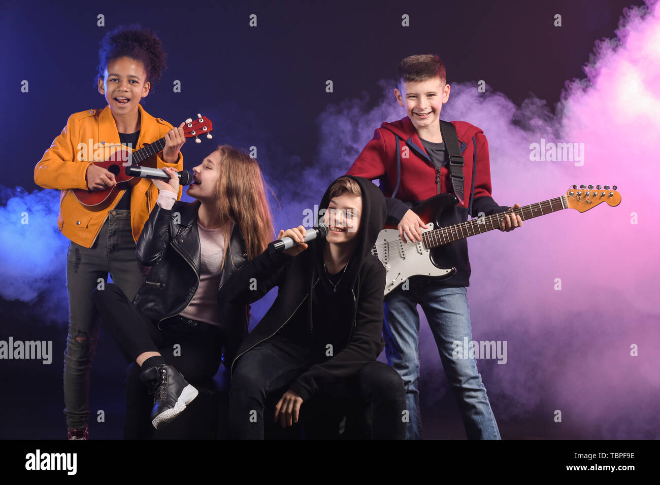 Teenage singer band hi-res stock photography and images - Alamy