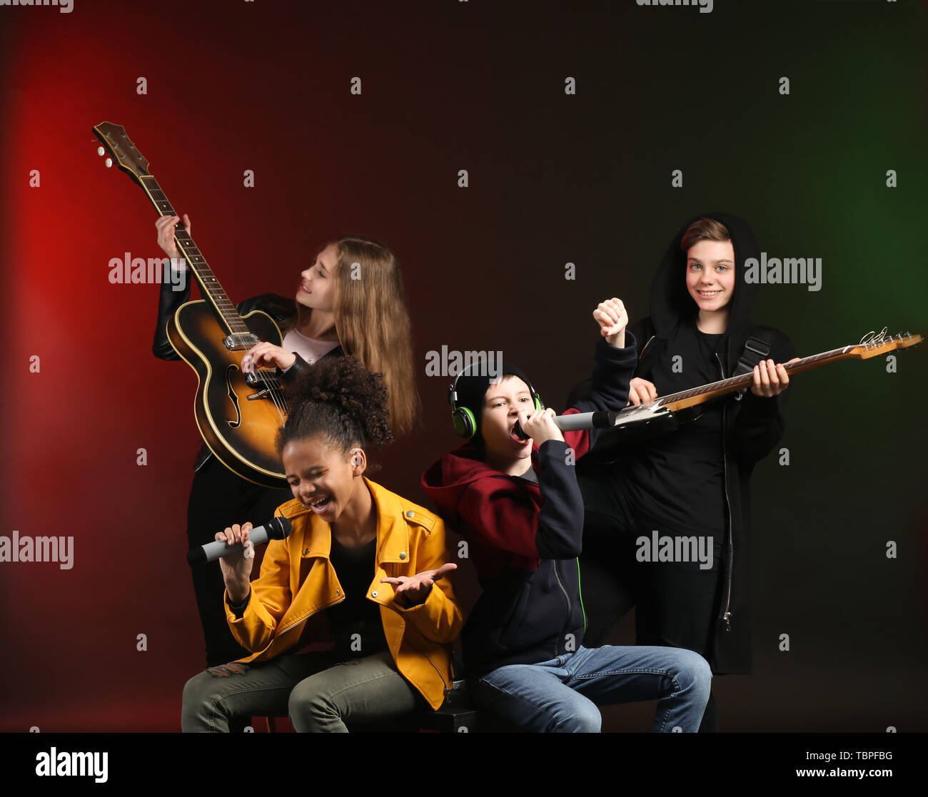 Teenage singer band hi-res stock photography and images - Alamy