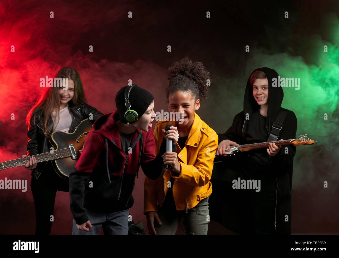 Teenage singer band hi-res stock photography and images - Alamy