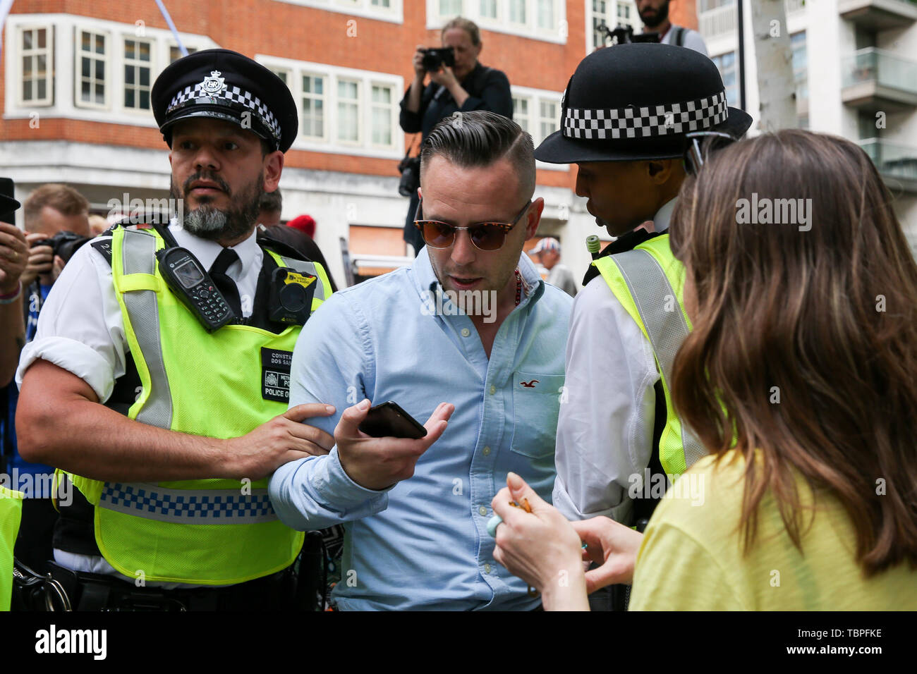 Home Office, London, UK 2 Jun 2019. - A police officer speaks with ...