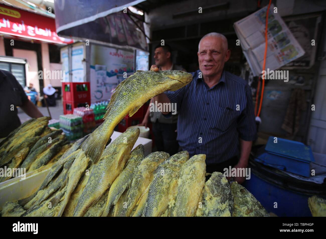 Gaza City, The Gaza Strip, Palestine. 2nd June, 2019. A Palestinian ...