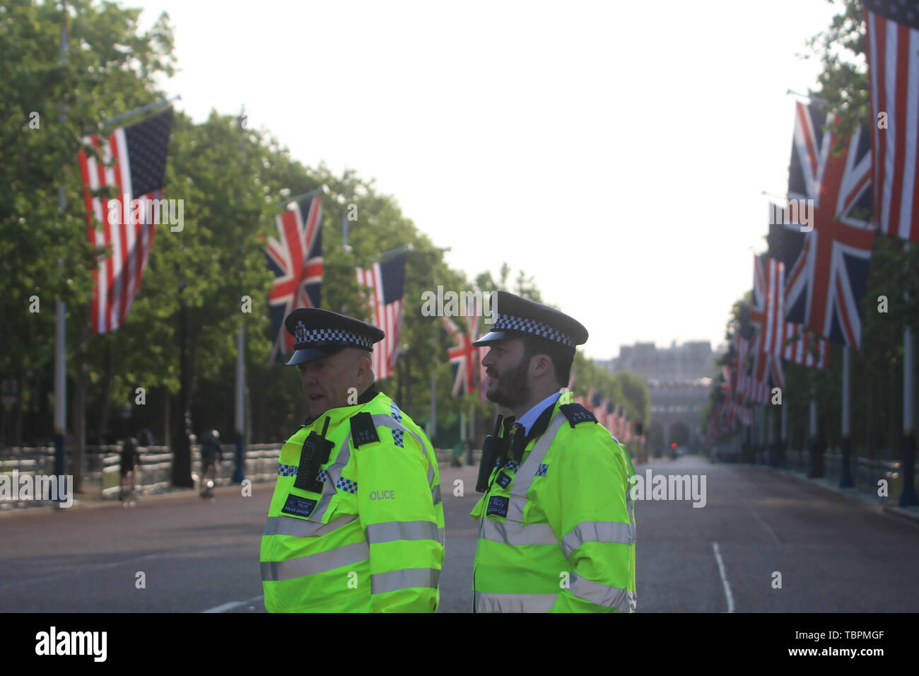 London, UK. 2nd June, 2019. Police officers conduct security checks in ...