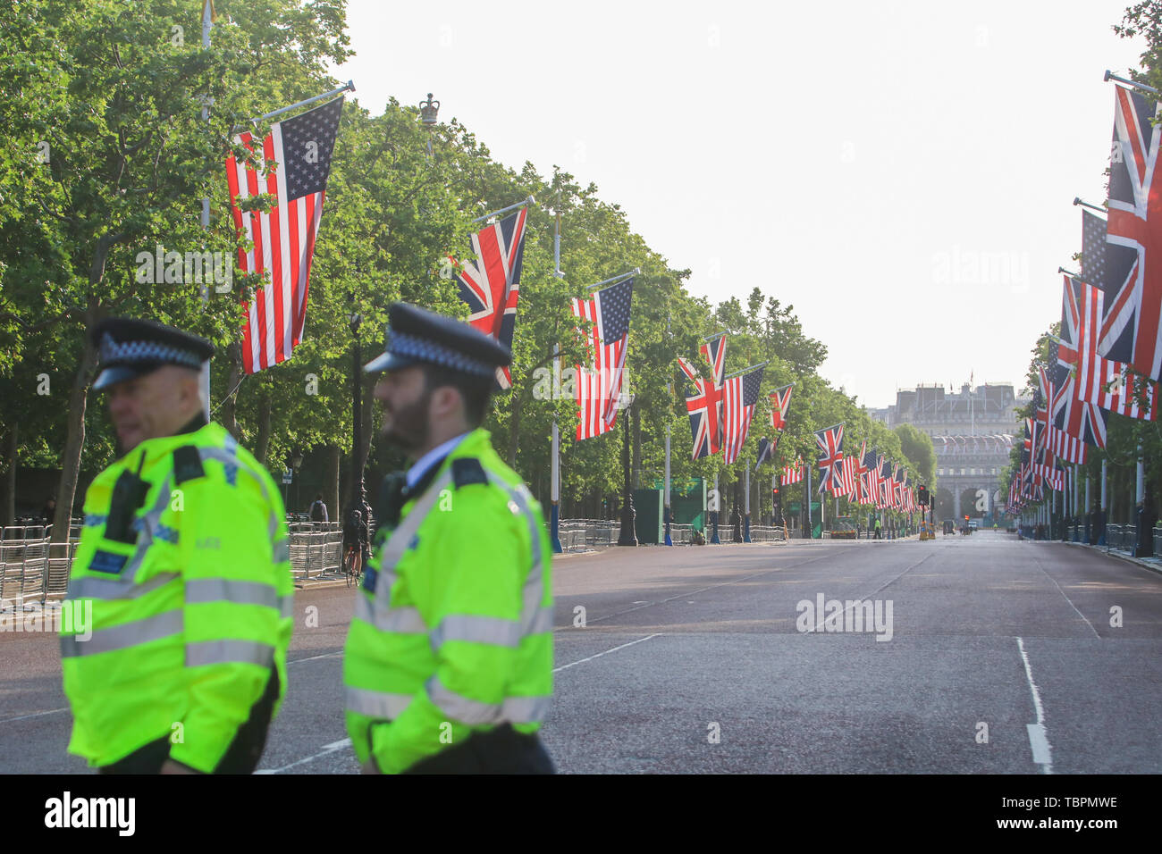 London, UK. 2nd June, 2019. Police officers conduct security checks ...