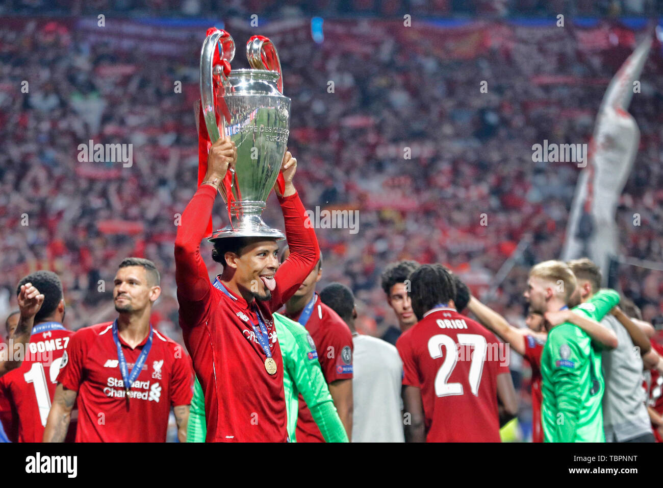 Virgil van dijk trophy hi-res stock photography and images - Alamy