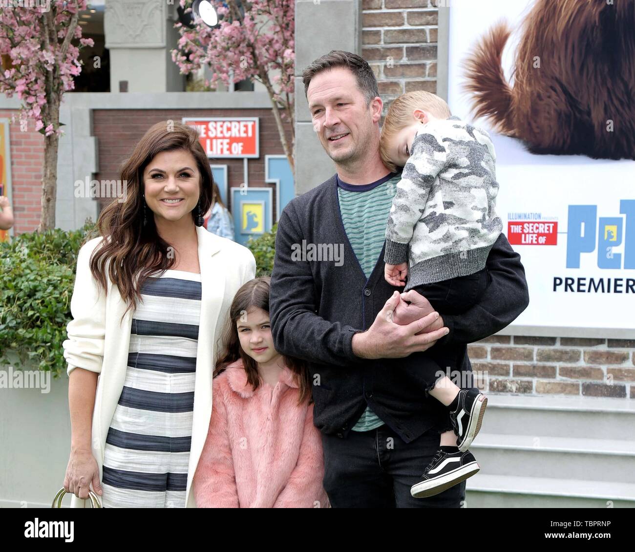 Tiffani Thiessen And Brady Smith Wedding
