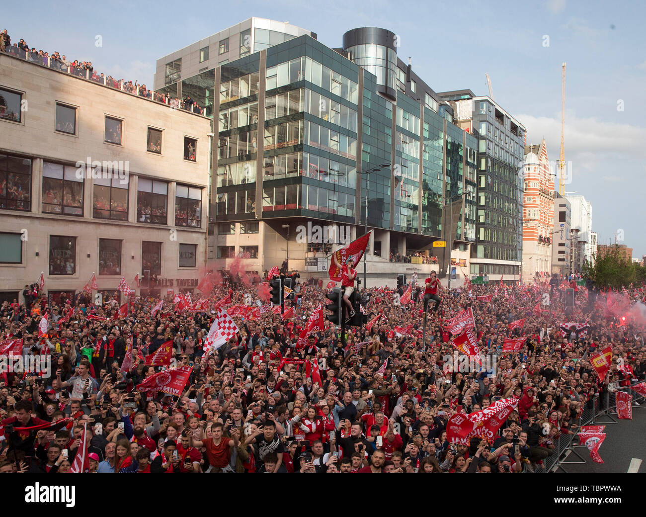 Tottenham team bus hi-res stock photography and images - Alamy
