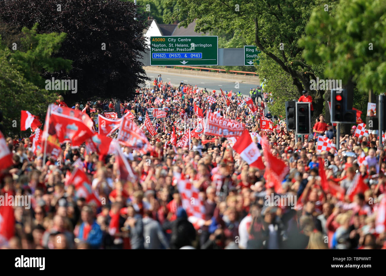 Tottenham team bus hi-res stock photography and images - Alamy