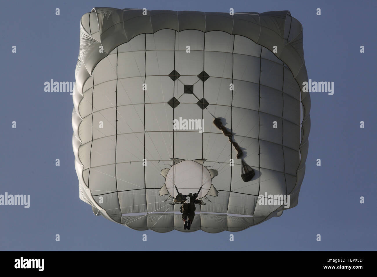 Israeli paratrooper in hi-res stock photography and images - Alamy