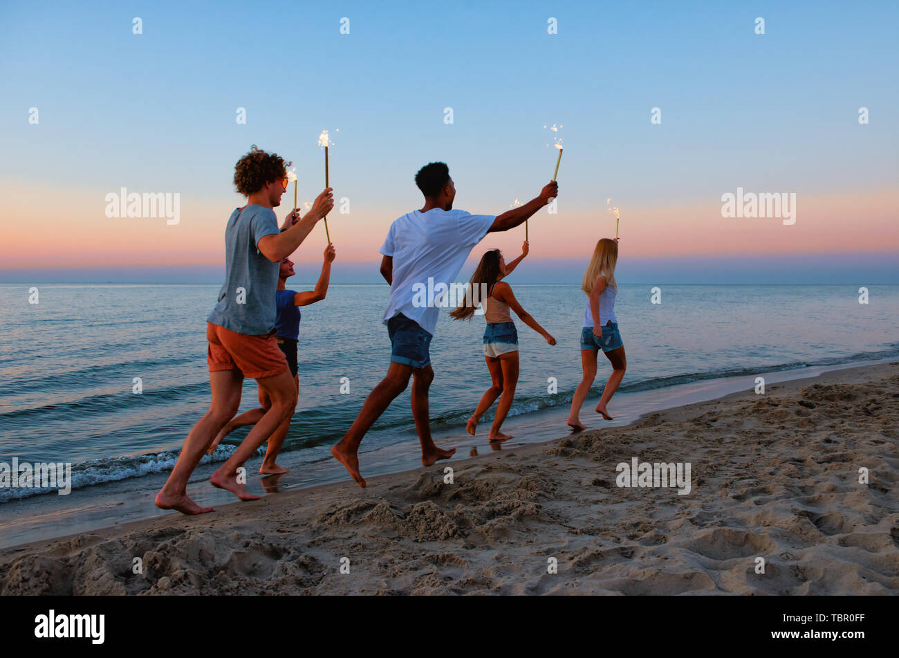 Happy friends sunset jump friendship hi-res stock photography and ...