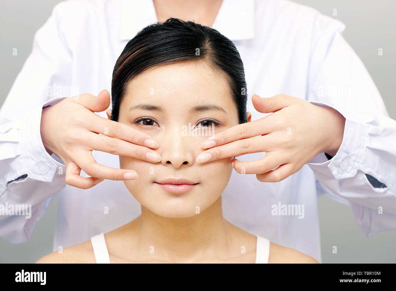 Shiatsu facial hi-res stock photography and images - Alamy