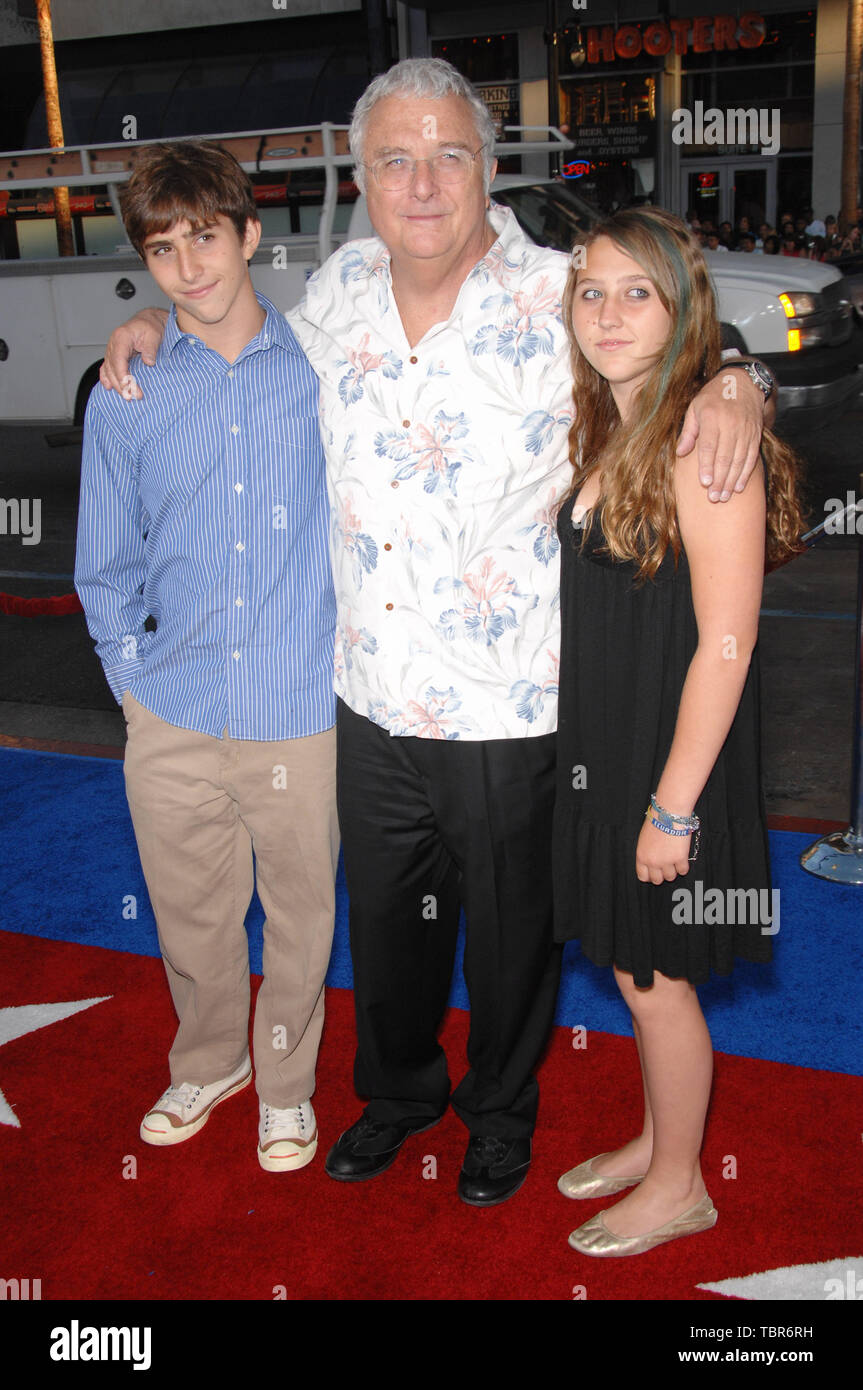 LOS ANGELES, CA. July 27, 2007: Randy Newman & children at the Los ...