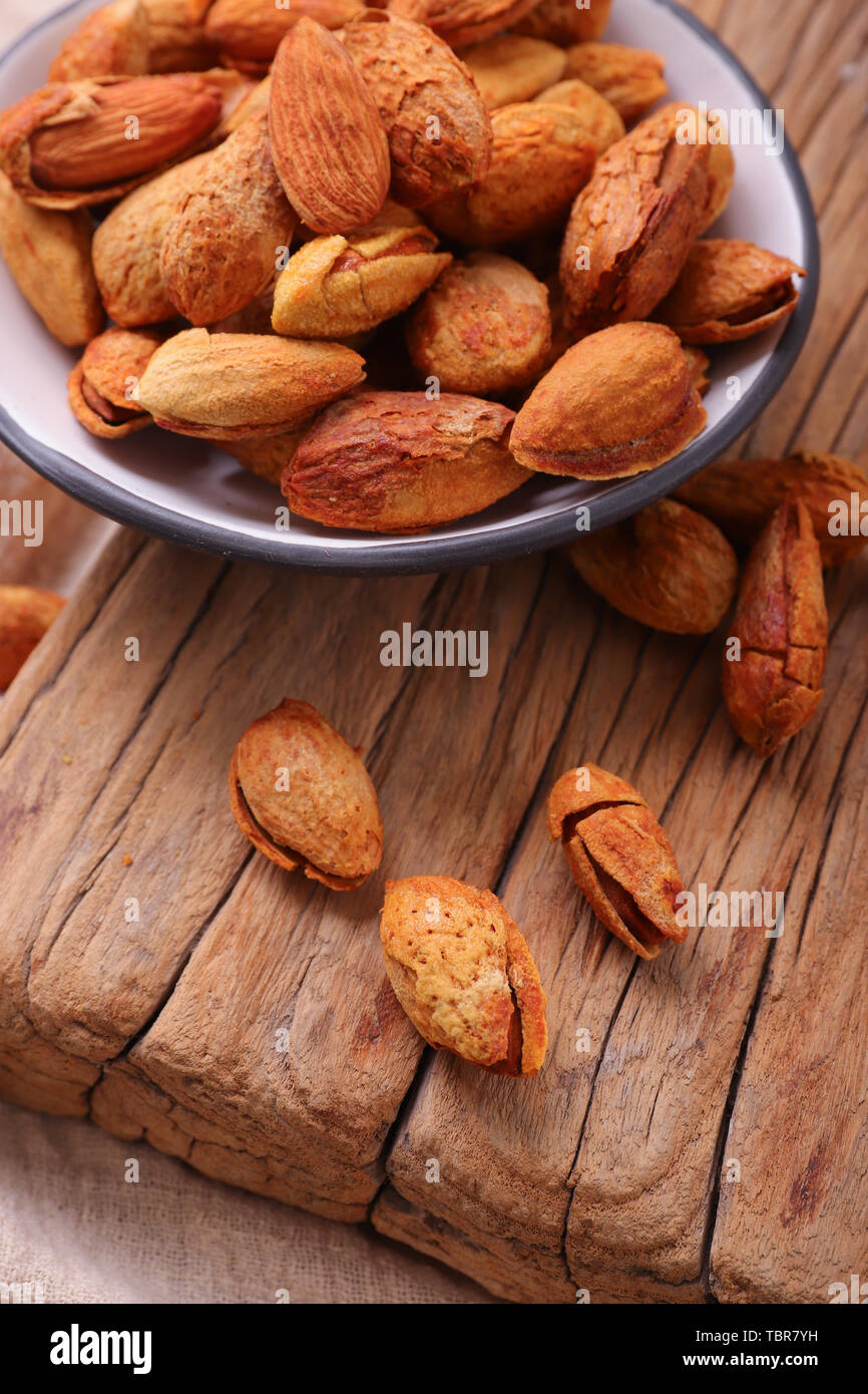Thin-shell almonds Batambattan apricot badamu nuts dried fruit Stock ...
