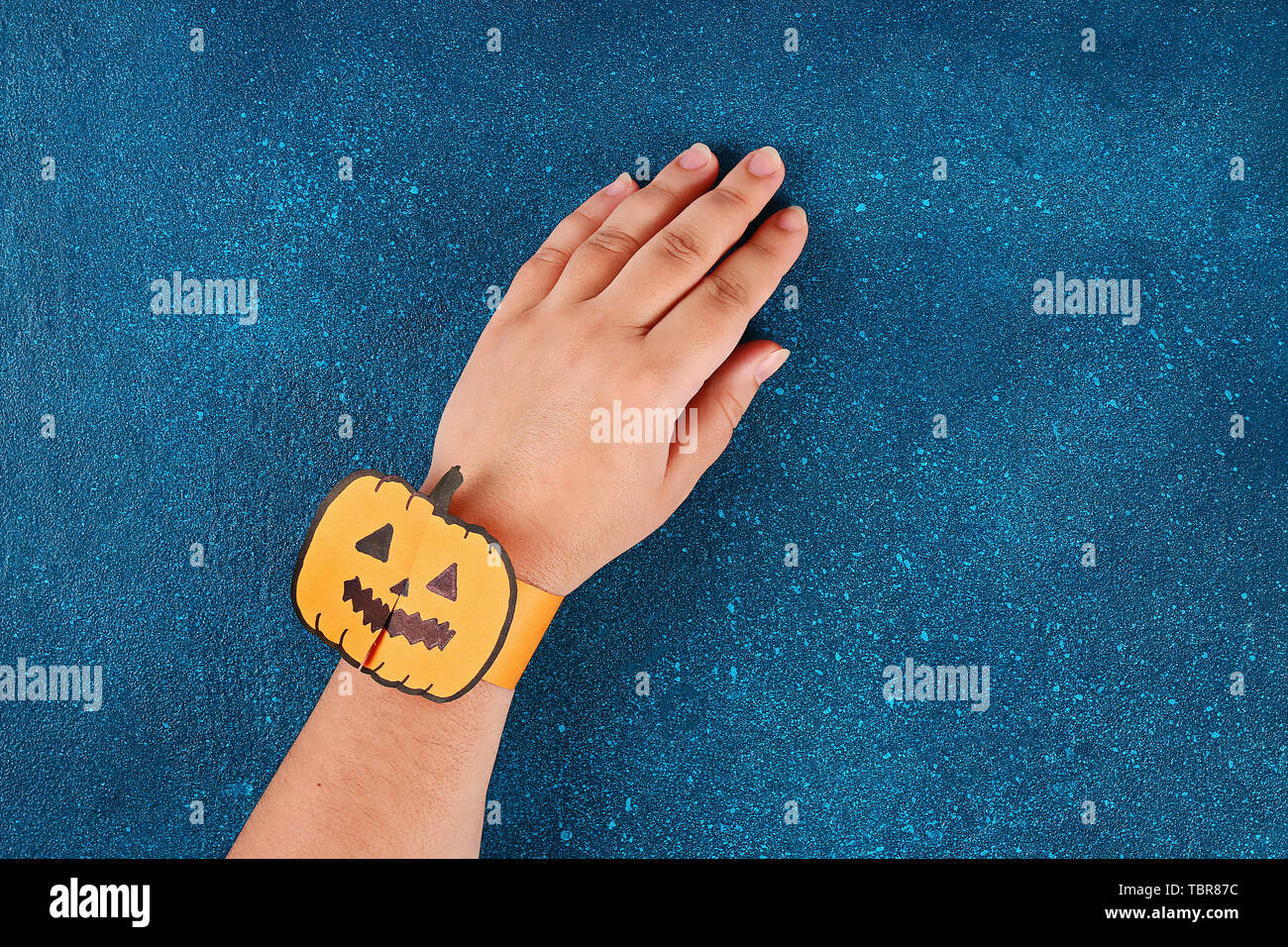 Diy Halloween paper bracelet pumpkin on black background. Gift idea ...