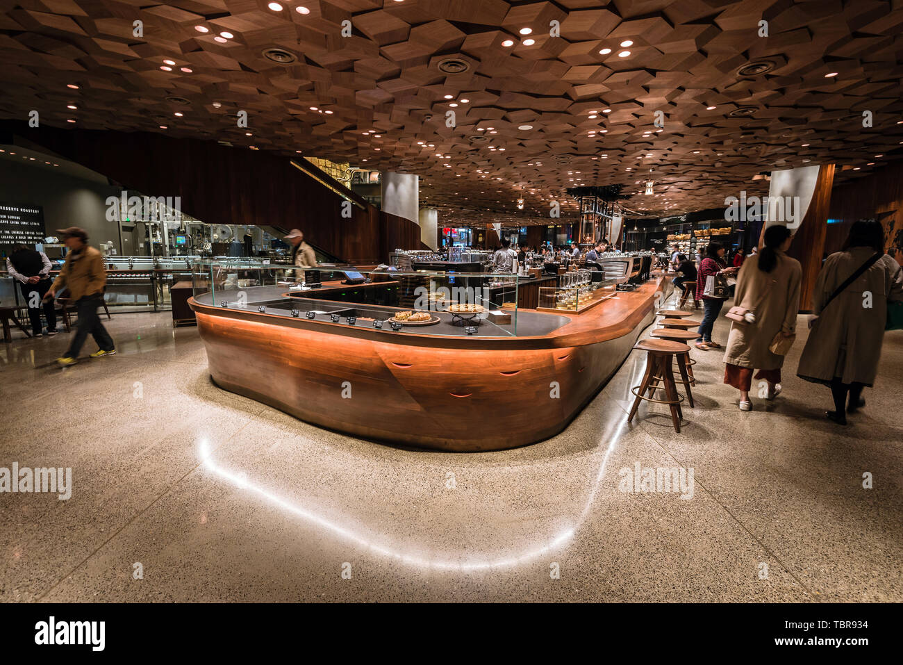 Starbucks reserve roastery in shanghai hi-res stock photography and ...