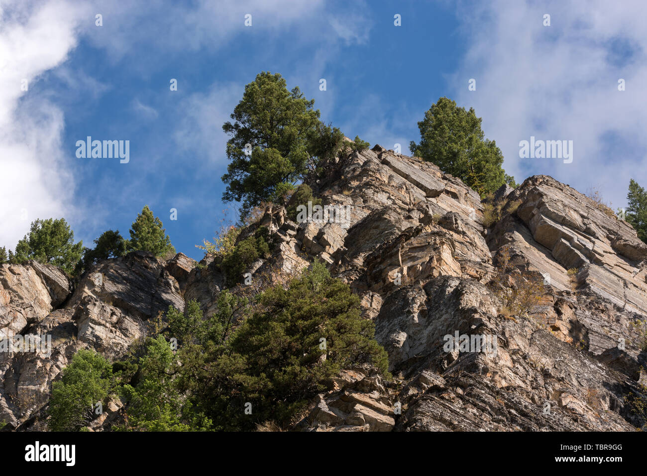 Jagged cliffs hi-res stock photography and images - Alamy