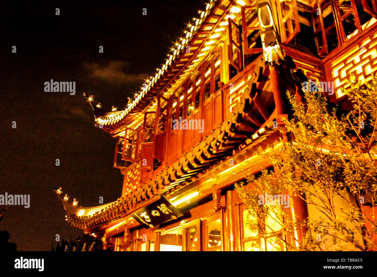 Yuyuan garden night hi-res stock photography and images - Alamy