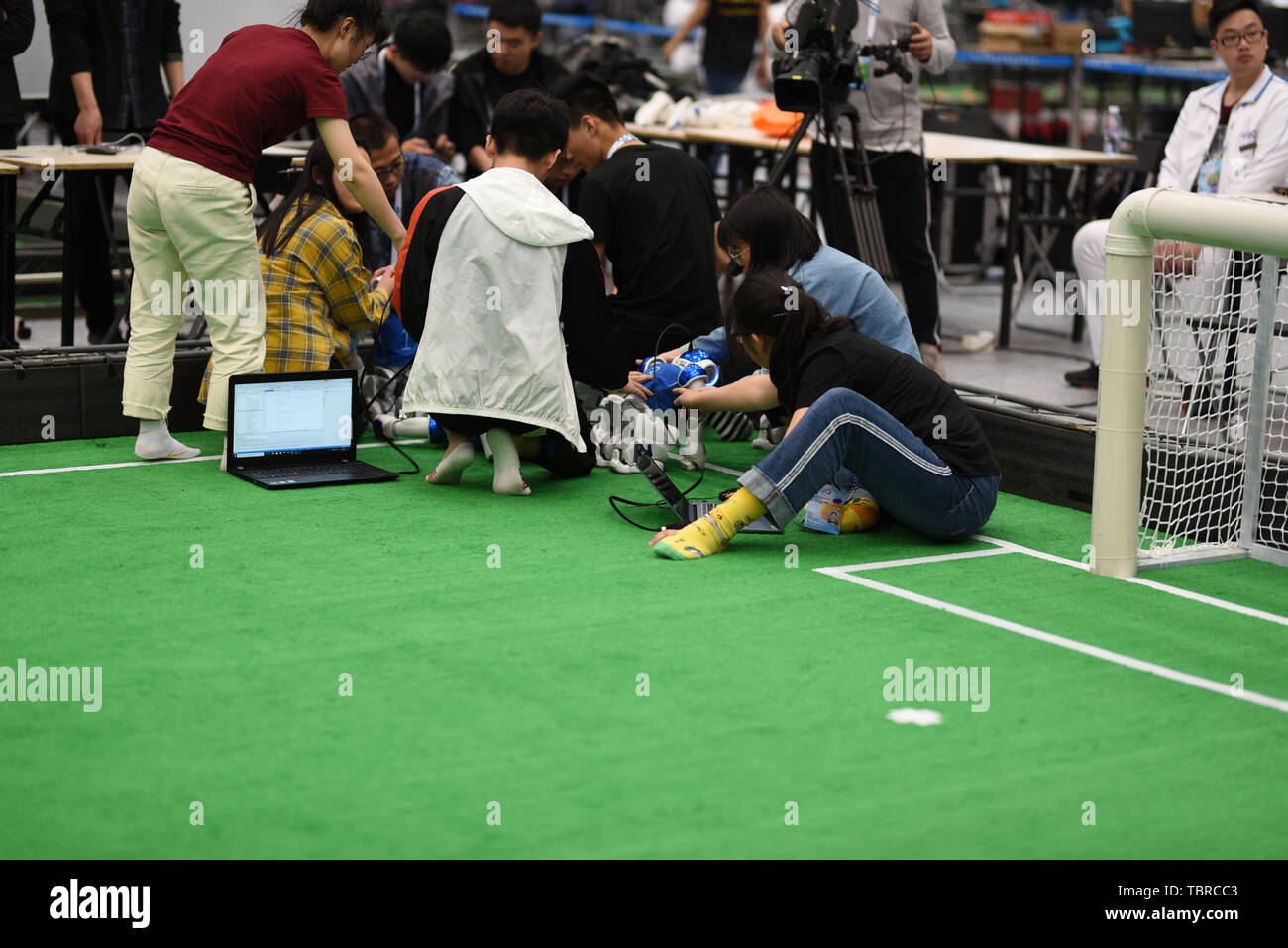 2019 Robot World Cup China Saikeqiao Shaoxing Robot Bionic Man Football ...